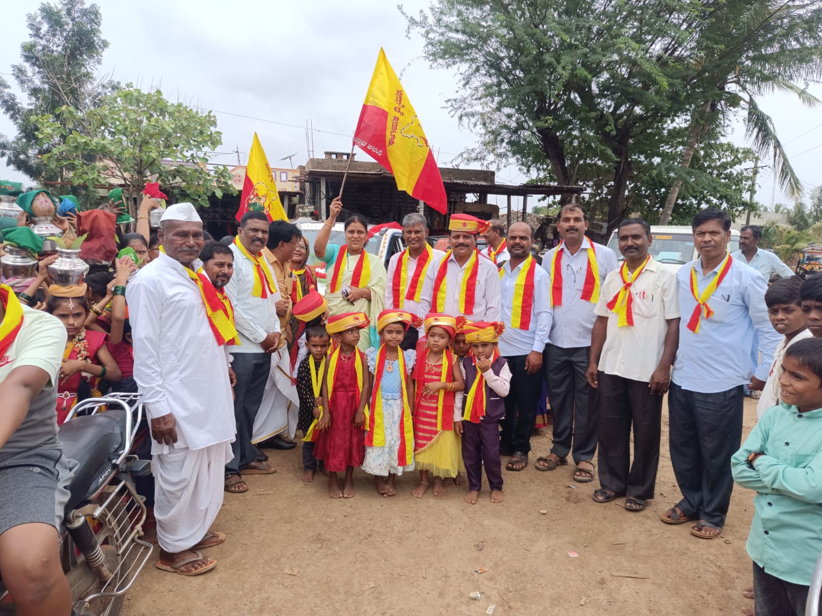 ಅದ್ದೂರಿ ಶಾಲಾ ಪ್ರಾರಂಭೋತ್ಸವ - Karunada Kanda