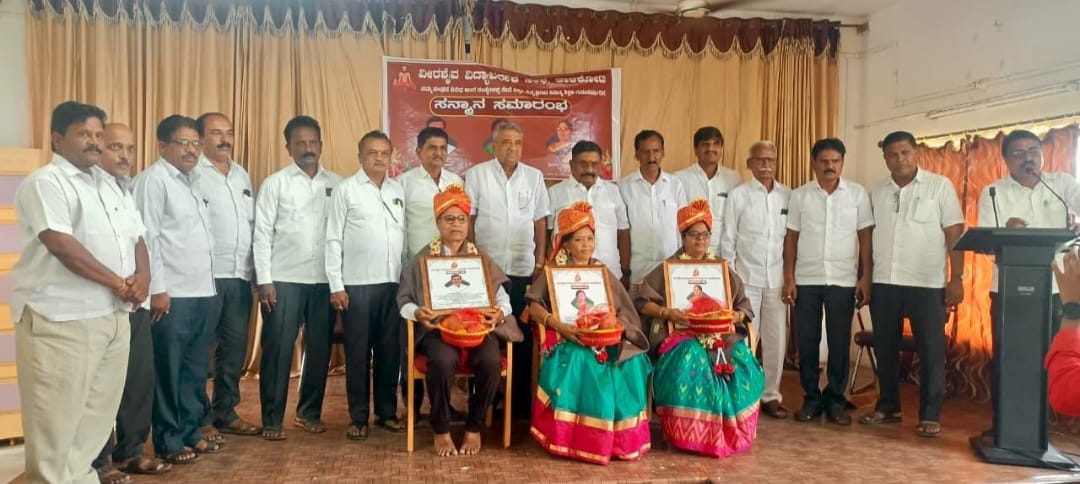 ನಿವೃತ್ತ ಶಿಕ್ಷಕರಿಗೆ ಬೀಳ್ಕೊಡುಗೆ - Karunada Kanda