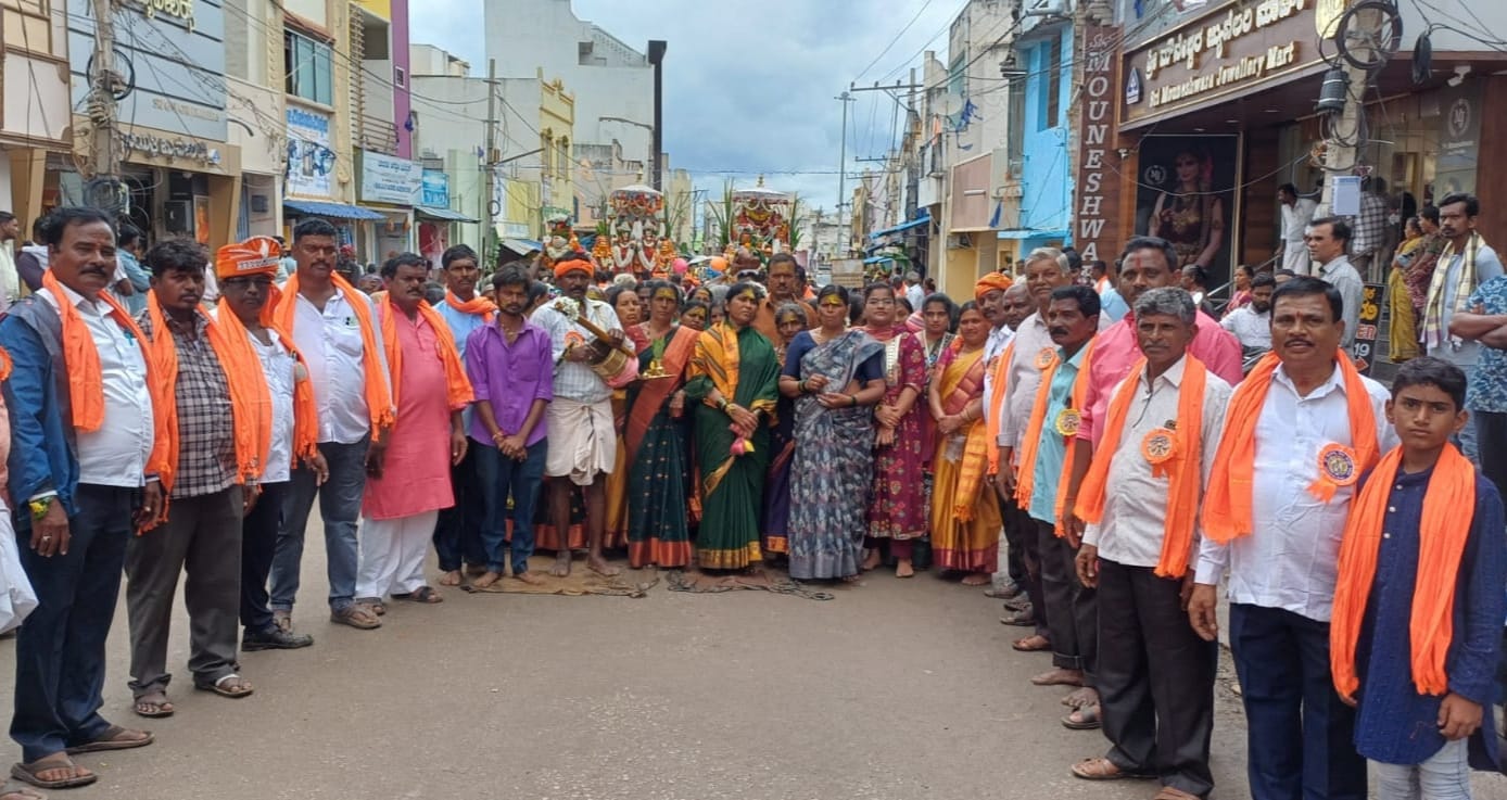 ವಿಜೃಂಭಣೆಯಿಂದ ಜರುಗಿದ ಶ್ರೀ ದೇವಮ್ಮ, ದುರ್ಗಮ್ಮ ದೇವಿಯ ಗಂಗೆಸ್ಥಳ ಮೆರವಣಿಗೆ ...