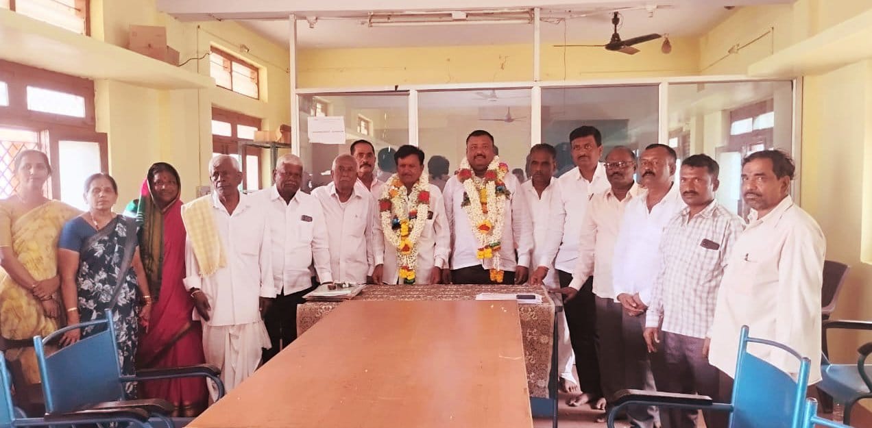 ದಿ. ಲಕ್ಷ್ಮೇಶ್ವರ ತಾಲೂಕು ಒಕ್ಕಲುತನ ಹುಟ್ಟುವಳಿ ಮಾರಾಟ ಸಹಕಾರಿ ಸಂಘದ ಅಧ್ಯಕ್ಷ ...