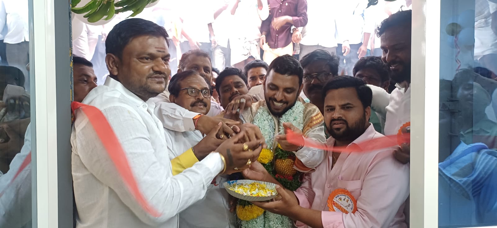 ವೀರಶೈವ ಲಿಂಗಾಯತ ಮಹಾವೇದಿಕೆ ತಾಲೂಕು ಕಛೇರಿ ಉದ್ಘಾಟಿಸಿದ ಪ್ರಶಾಂತ್ ಕಲ್ಲೂರು ...